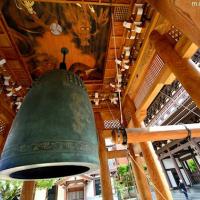 Japanese New Year traditions, the 108 bell chimes
