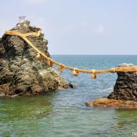Meoto Iwa, the wedded rocks and a small travel tip