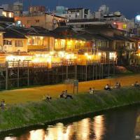 Simply beautiful Japanese scenes, restaurants along the river in Kyoto