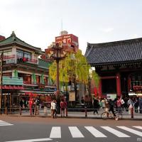 The most famous \"kaminari-okoshi\" sweets store